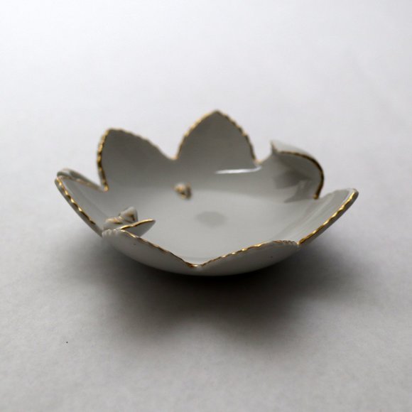 Vintage | Accents | Vintage White And Gold Leaf Shaped Trinket Tray ...
